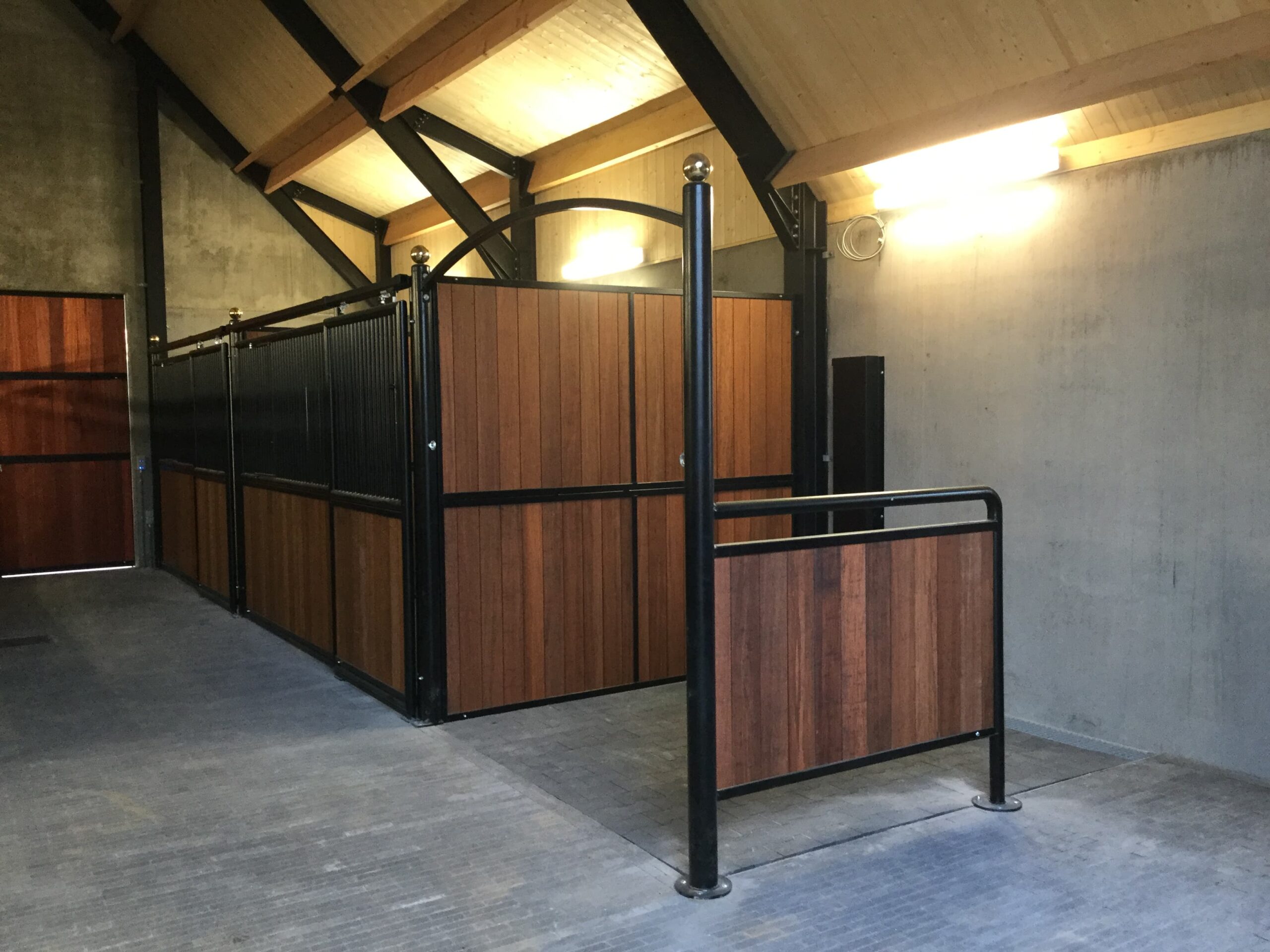 Wasplaats - Paho Horse Stables Wasplaats douche poetsplaats